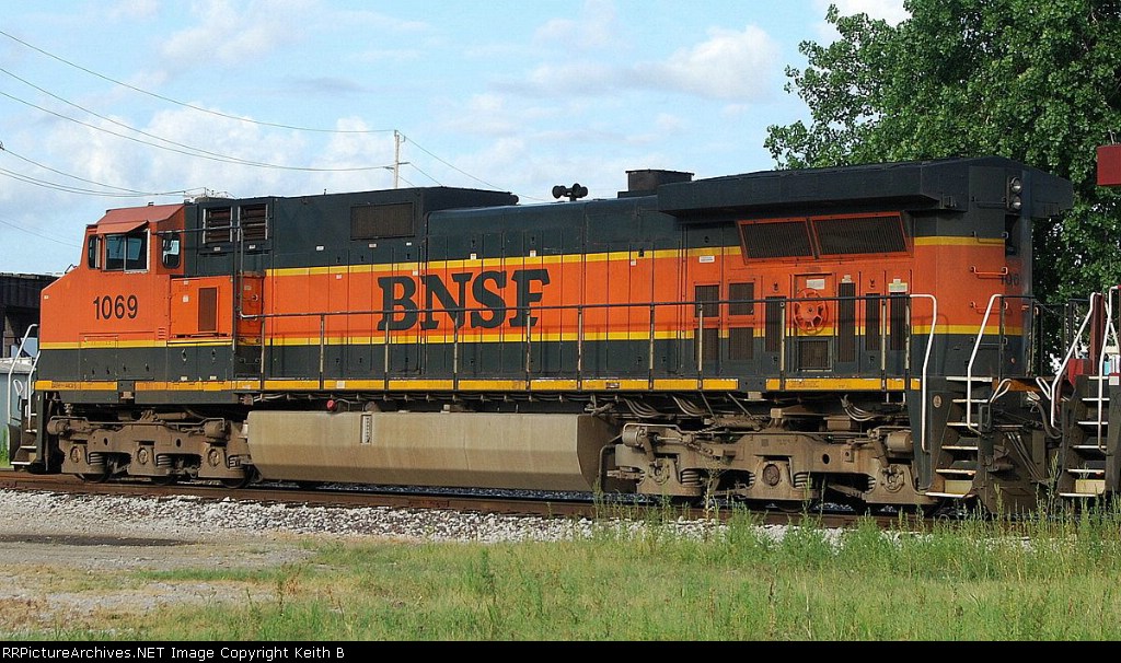 BNSF 1069